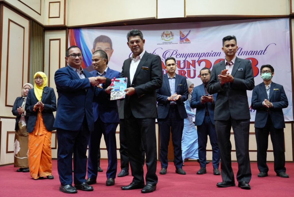 Majlis Penyampaian Amanat Tahun Baharu 2023 - Lembaga Kemajuan ... Majlis Penyampaian Amanat Tahun Baharu 2023 - Lembaga Kemajuan ...
